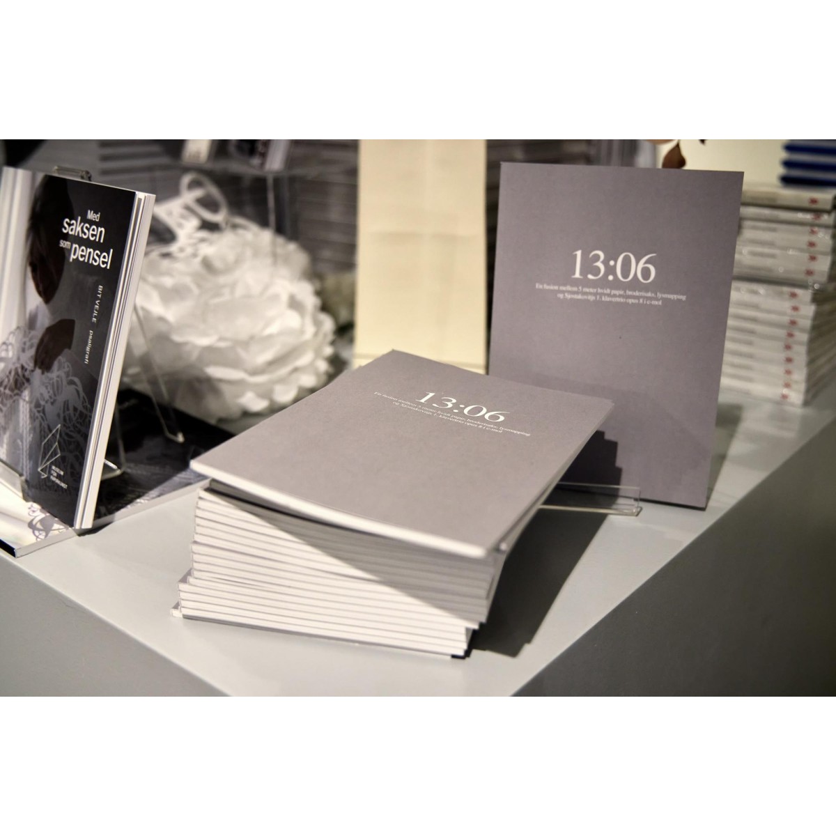 Will-o'-the-wisp in paper | design by Bit Vejle